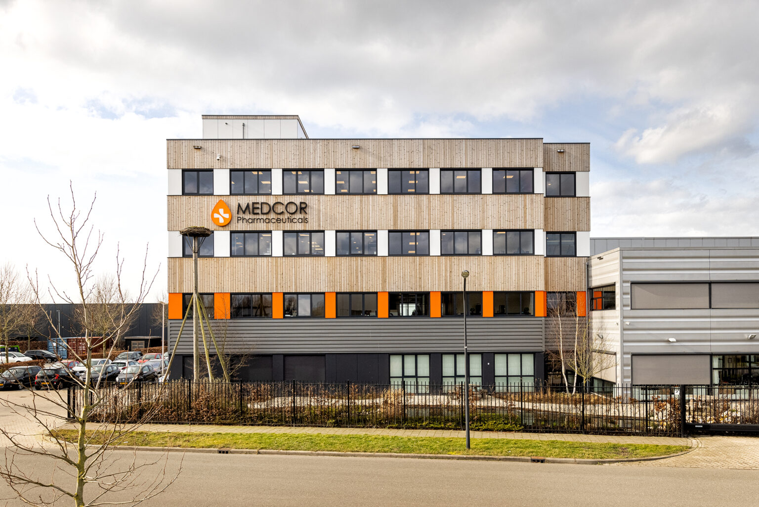 Binnen vijf maanden stond ons nieuwe kantoorgebouw – Medcor Pharmaceuticals